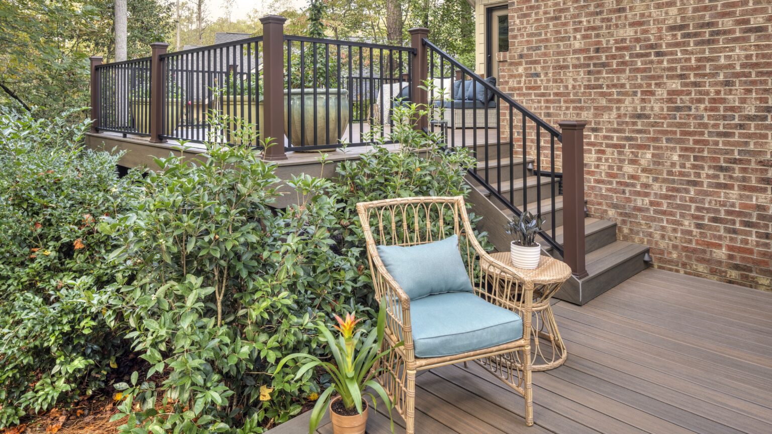 27 Stunning Trex Deck Railing Ideas For Any Outdoor Space | Premium ...