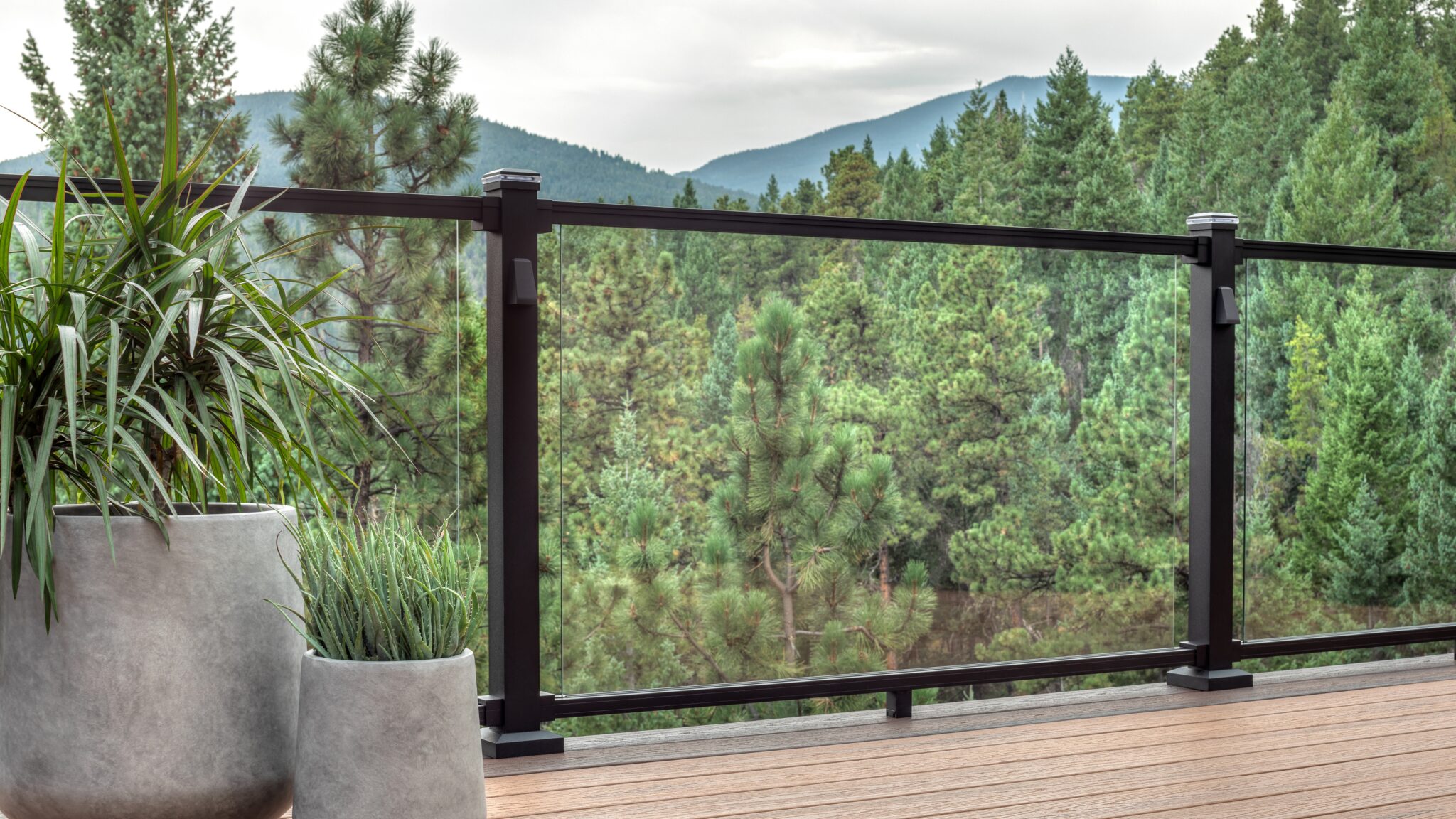 27 Stunning Trex Deck Railing Ideas For Any Outdoor Space | Premium ...