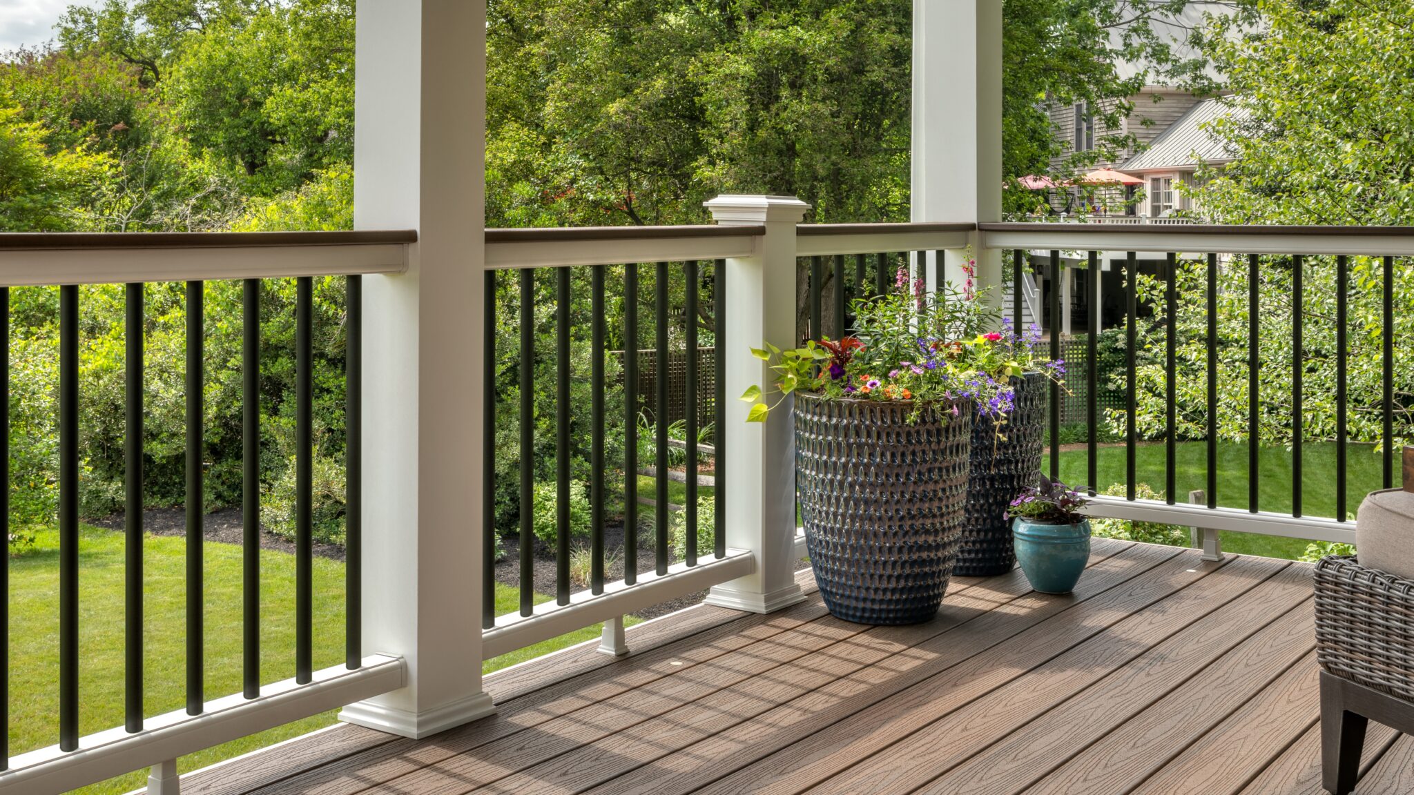 27 Stunning Trex Deck Railing Ideas For Any Outdoor Space | Premium ...