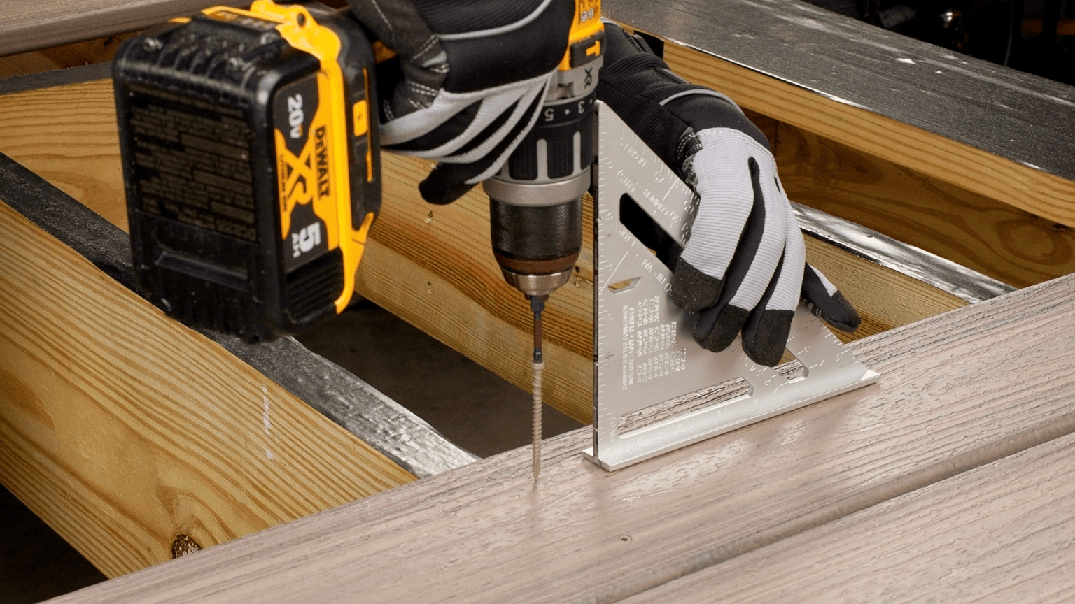 Best Deck Screws: A Guide To Sizes And Materials | Premium Decking Supply